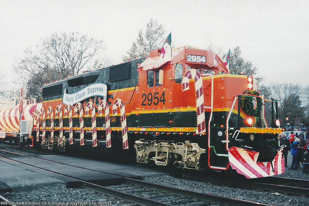 BNSF 2954 eastbound Christmas Train